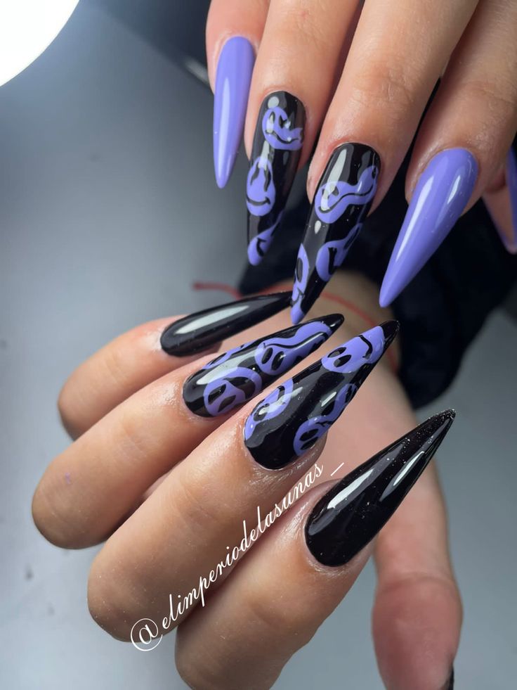 Diseño De Uñas Acrilicas Negras Con Morado 【IDEAS E IMÁGENES】