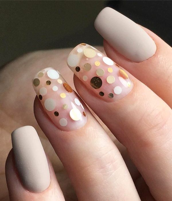 Diseño De Uñas Color Natural Con Confeti 【IDEAS E IMÁGENES】