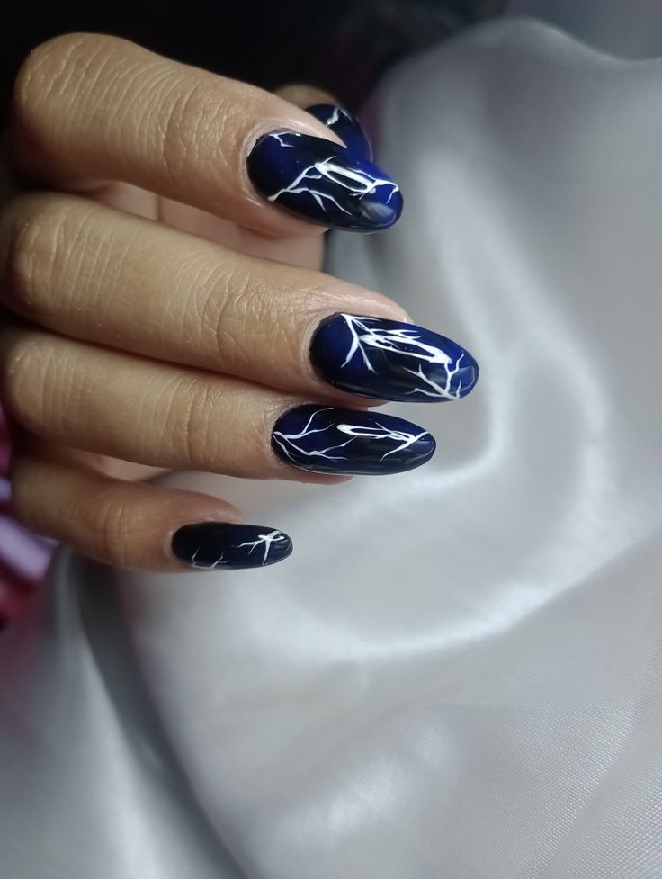 Diseño De Uñas Color Negro Con Azul C 【IDEAS E IMÁGENES】
