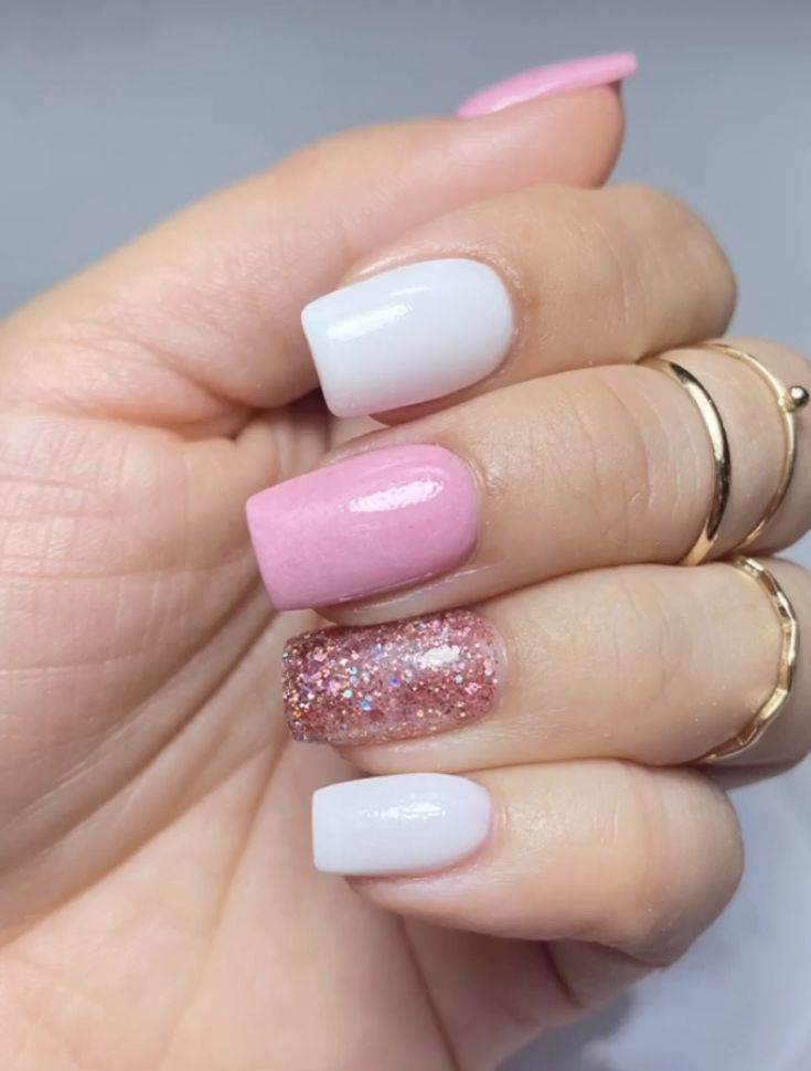 Diseño De Uñas Color Rosa Con Hliter Blanco 【IDEAS E IMÁGENES】