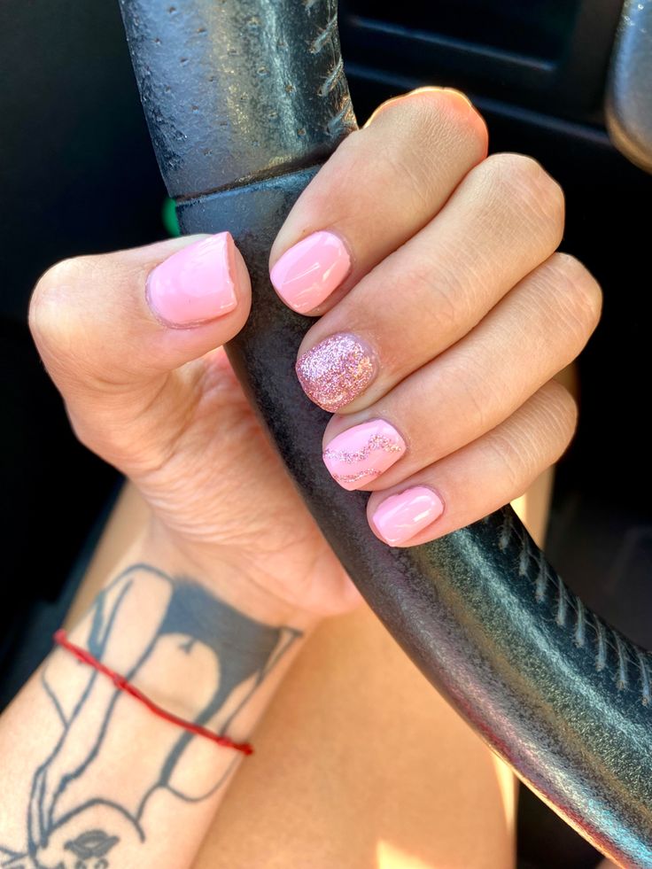 Diseño De Uñas Color Rosa Con Hliter Blanco 【IDEAS E IMÁGENES】