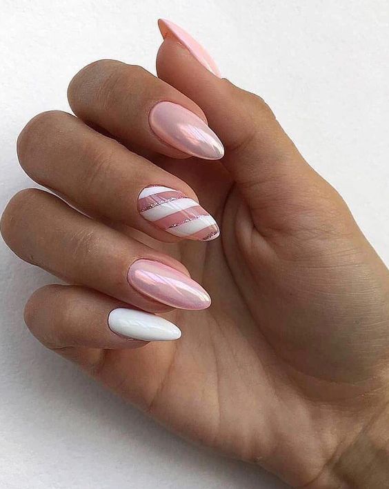Diseño De Uñas Color Rosa en Forma Amendra 【IDEAS E IMÁGENES】