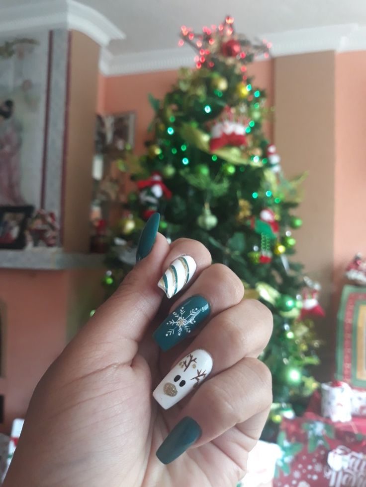 Diseño De Uñas Color Verde Para Navidad 【IDEAS E IMÁGENES】