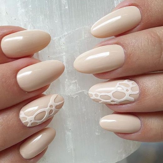 Diseño De Uñas Con Tono Beige 【IDEAS E IMÁGENES】