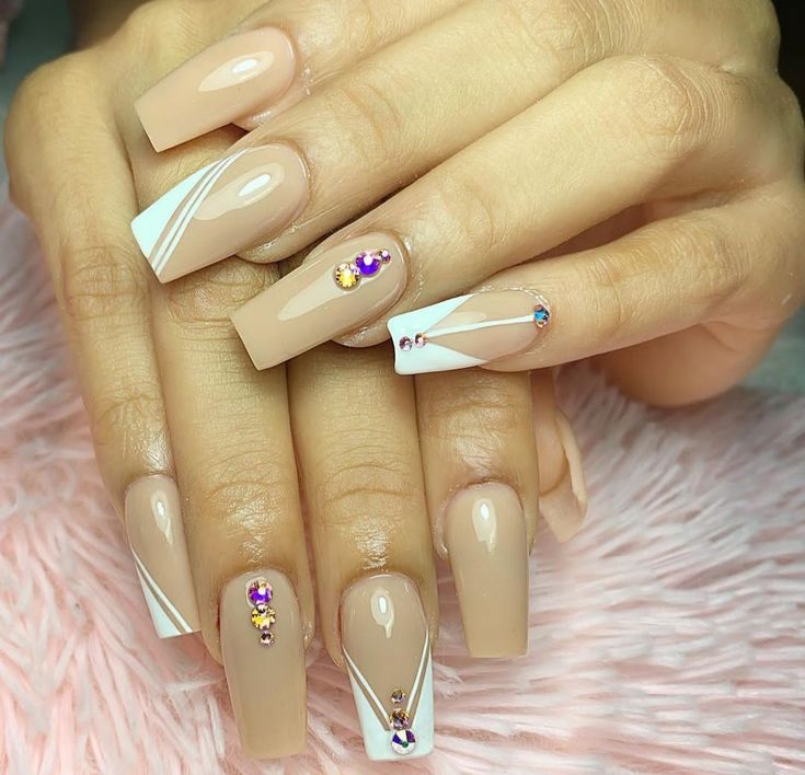 Diseño De Uñas Elegantes en Color Crema 【IDEAS E IMÁGENES】