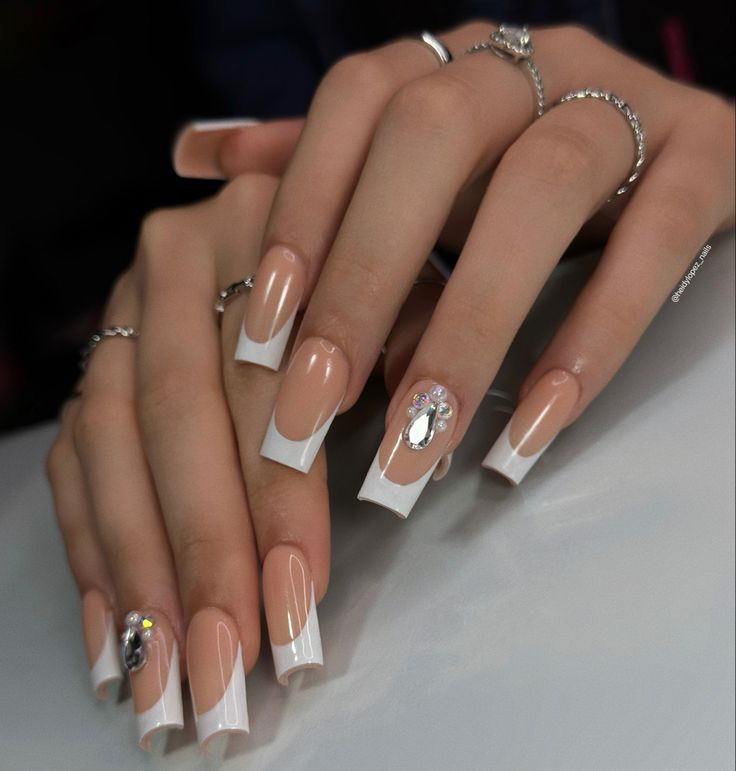 Diseño De Uñas French Blancas Con Glitch 【IDEAS E IMÁGENES】