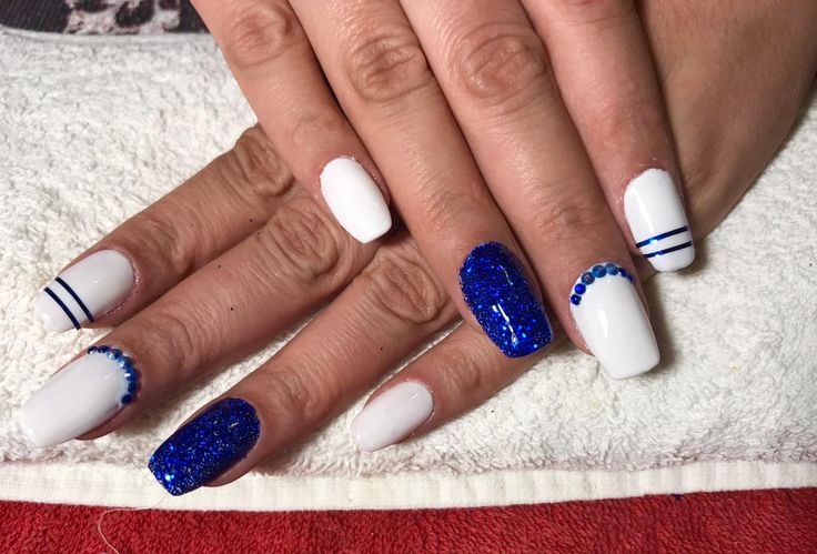Diseño De Uñas Gelish Blanco Con Azul 【IDEAS E IMÁGENES】