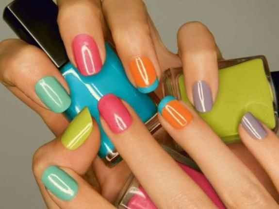 Diseño De Uñas Pintadas Una Uña D Cada Color 【IDEAS E IMÁGENES】