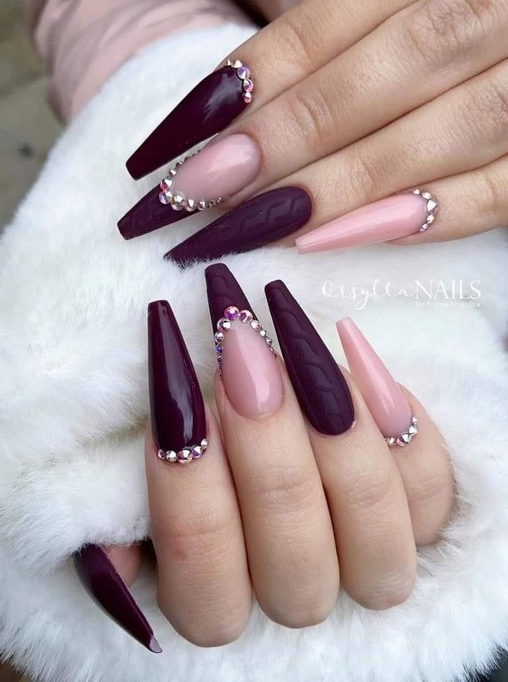 Diseño De Uñas Viño Mate Con Punta Coffin 【IDEAS E IMÁGENES】