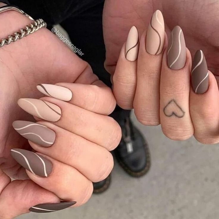 Diseños De Uñas Color Beige Y Cris 【IDEAS E IMÁGENES】