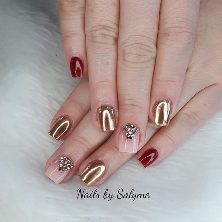 Diseños De Uñas Color Rojo Y Dorado 【IDEAS E IMÁGENES】