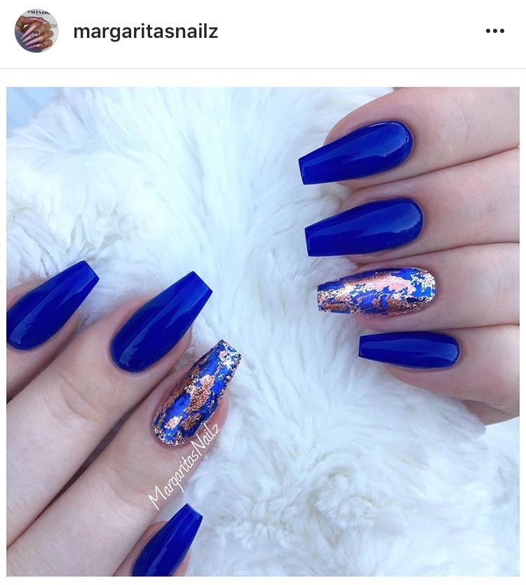 Diseños De Uñas De Acrilico en Color Azul Rey 【IDEAS E IMÁGENES】