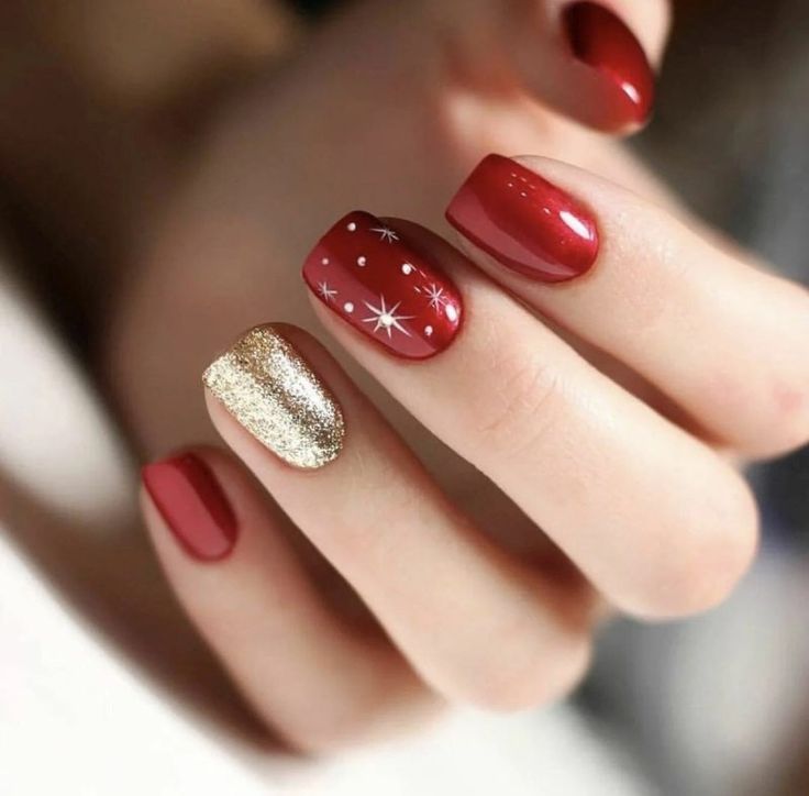 Diseños De Uñas De Color Vino Con Hueso Cortos 【IDEAS E IMÁGENES】