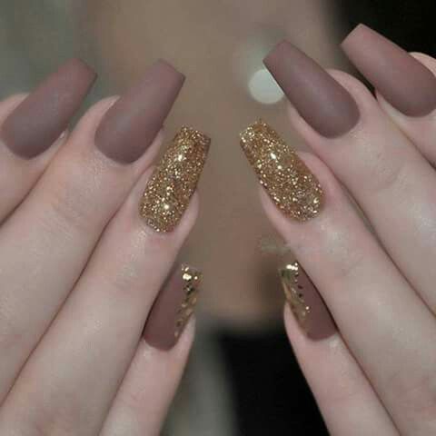 Diseños De Uñas en Colores Beige Con Dorado 【IDEAS E IMÁGENES】