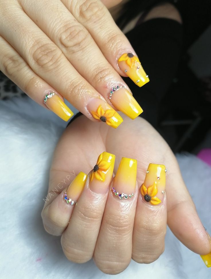 Diseno De Girasoles En Unas
